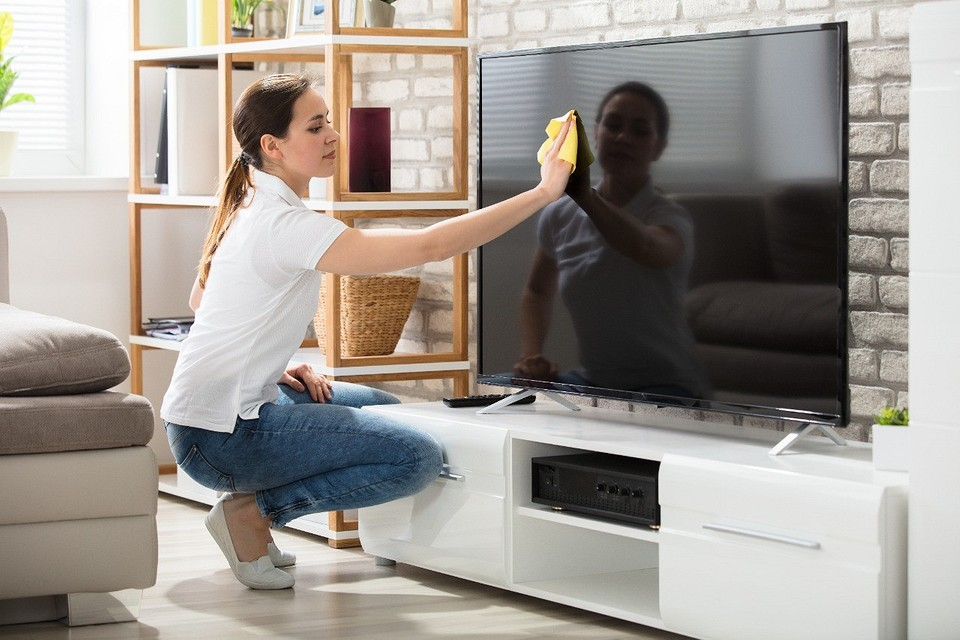 6 best tips on how to clean TV screen